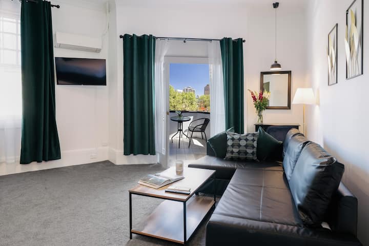 Premium Family Room With Balcony - Sydney