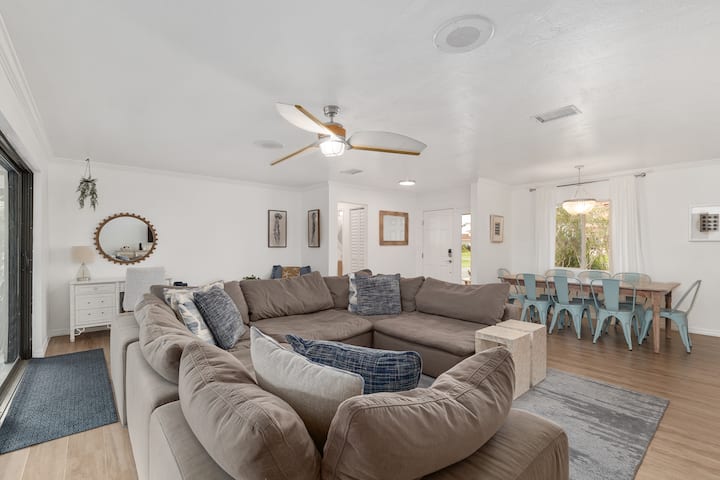 "The River House" Dock, Kayaks, Firepit, + More - Crystal River, FL