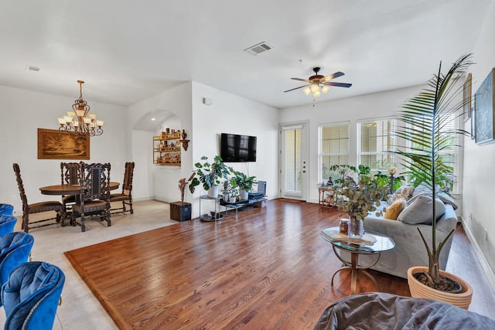 Luxury Condominium In A Gated Community In Irving - Irving, TX