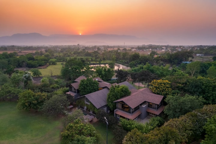 Nivaant Farms - 9br W/ Pool, Lawn, Pickle Court - Neral