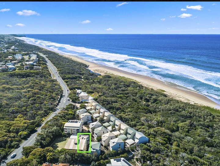 Castaways Penthouse Noosa, Beachfront Pool Views - Peregian Beach