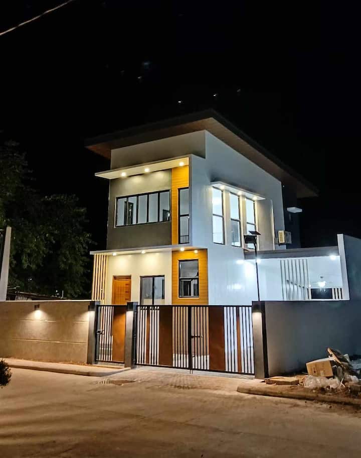 Small House In Morong, Bataan - Near Beach - Morong