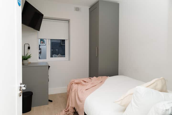 Cute Ensuite Bedroom In Whitehall - Dublin