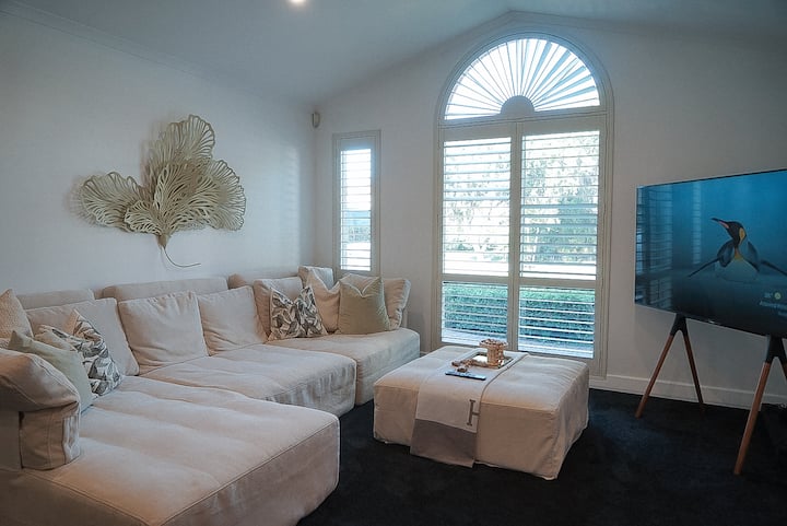 Relaxing 4br House W/spa, Sauna & Private Garden - Sydney