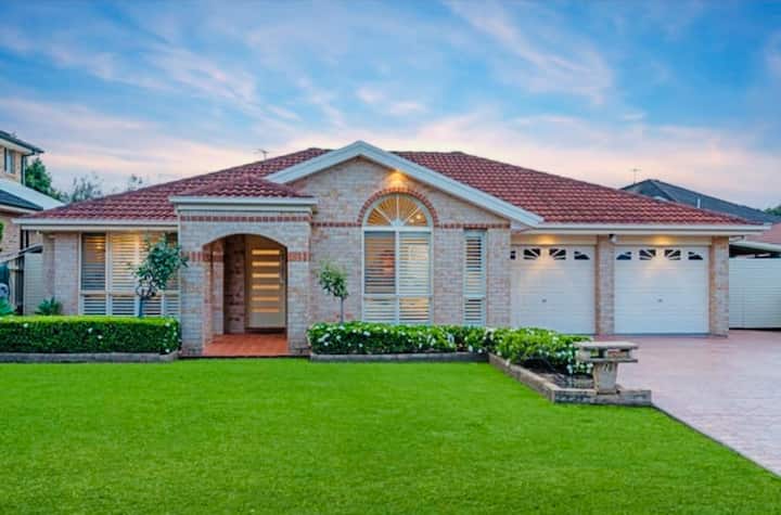 Relaxing 4br House W/spa, Sauna & Private Garden - Blacktown