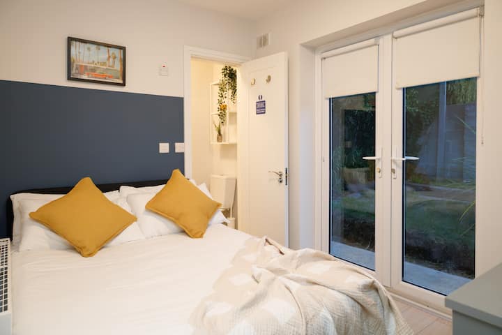 Stylish Ensuite Bedroom In Whitehall - Dublin