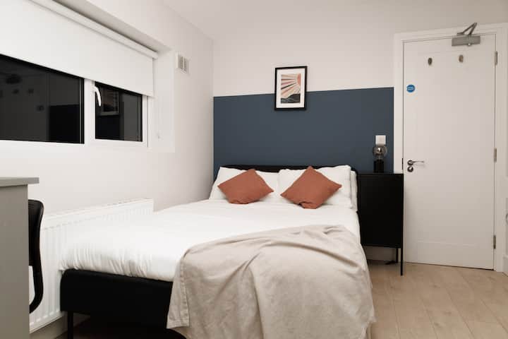 Peaceful Ensuite Bedroom In Whitehall - Dublin