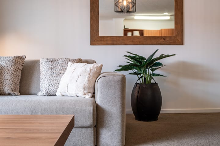 Cozy Riverside Apartment In Amazing Location - Brisbane