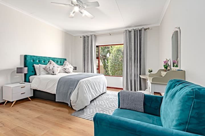 Elegant Flatlet In A Secure Serene Atmosphere - Chartwell