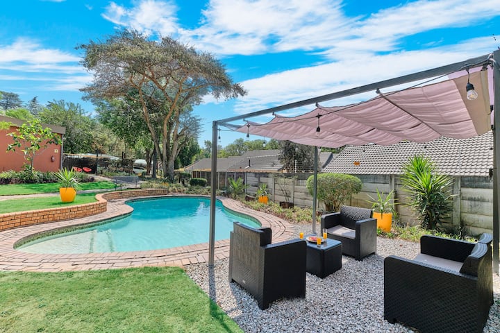 Col2. Spacious 2bed, 2 Bath. Private Garden Solar - Sandton