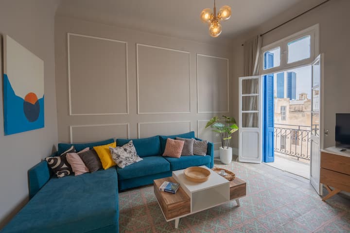 Calme, Volumes Et Lumière Au Centre Ville De Tunis - Tunis