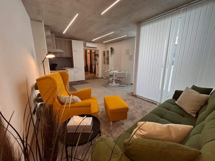 Moderne Wohnung "Yellow" Im Historischen Zentrum - Wiener Neustadt