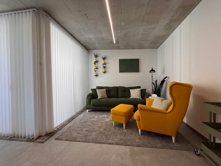 Modernes Apartment "Yellow" Mit Balkon Im Zentrum - Wiener Neustadt