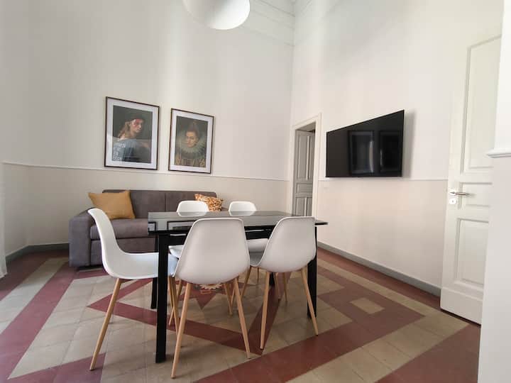 Old Town, 3 Bedrooms, 2 Bathrooms - Catania