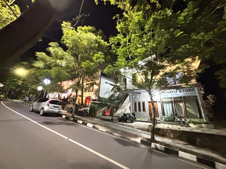 Hostel Labuan Ora, Nyaman Dan Tempat Strategis - Labuan Bajo