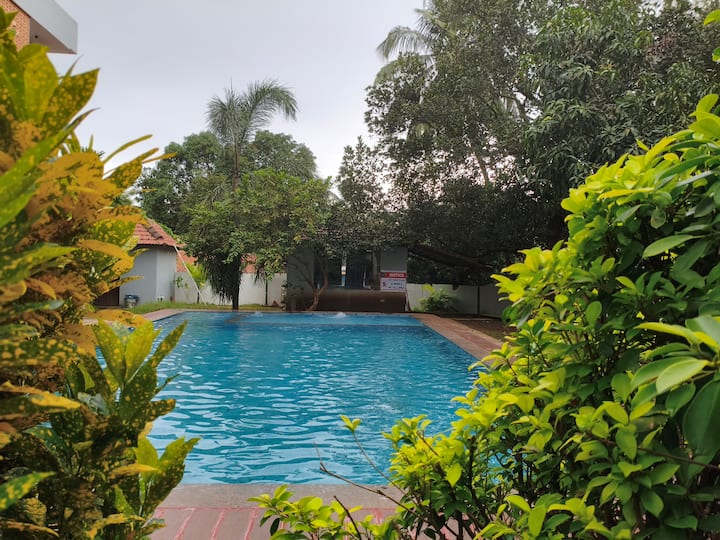 4 Resort Room With Pool And Caretaker Near Beach - Goa