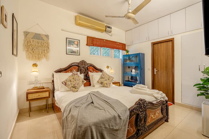 Ibis: Sunny Room W/ Kingbed, 50” Tv | Saket - New Delhi