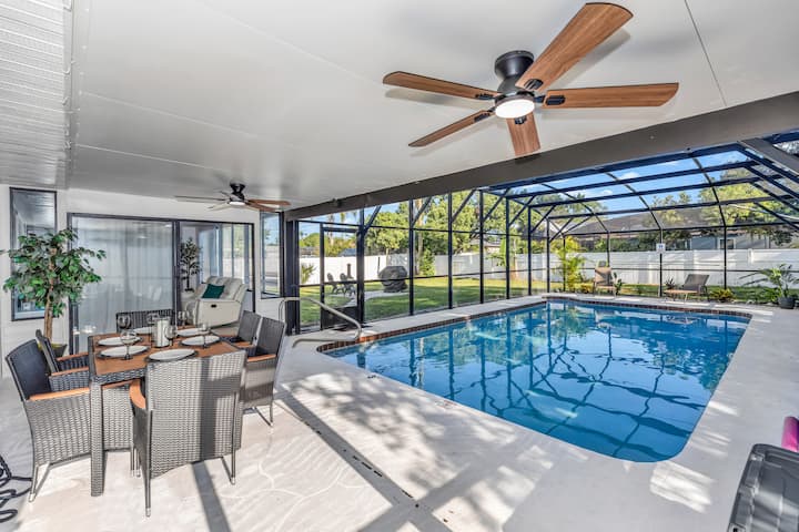 Luxury Pool Home Near Parks & Beach Great Location - Deltona, FL