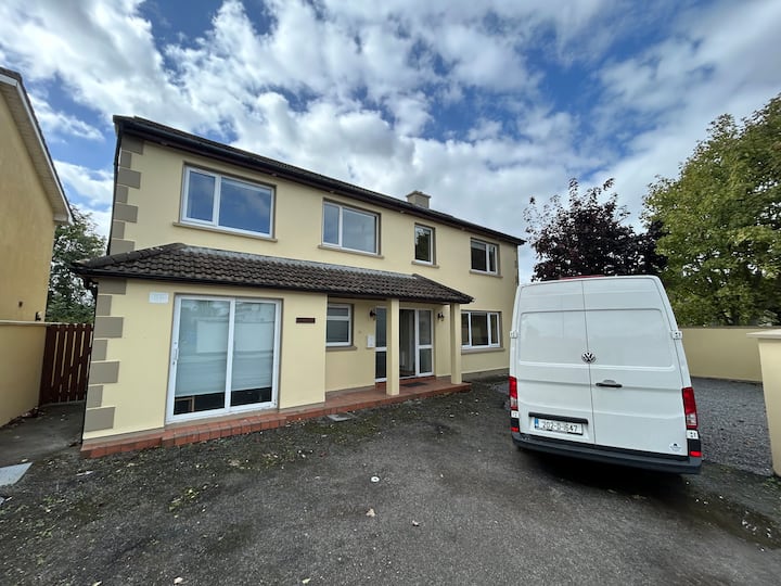 Huge Property In A Great Location, Tralee - Tralee