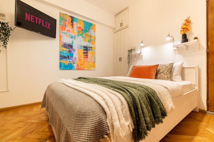 City Haven: Modern 2br Apt Near The Old Town - Bucharest