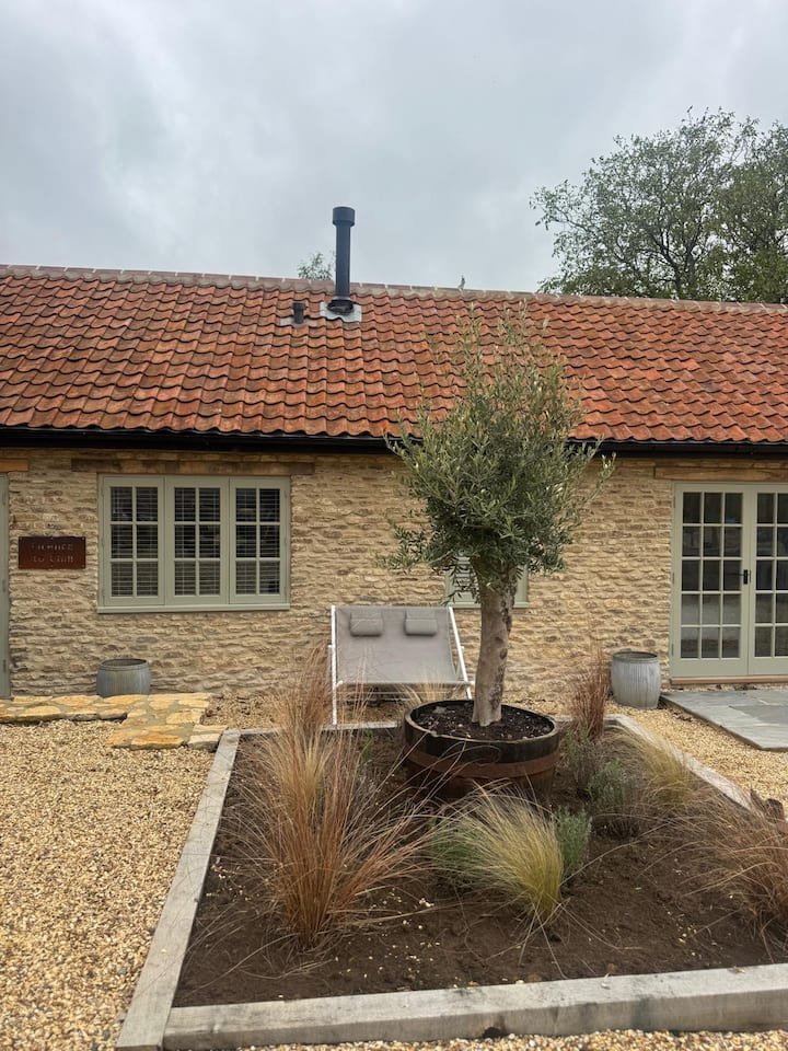 Charming Vineyard Guesthouse -Scenic Views & Wine - Calne
