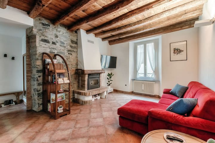 Azure Hug By "The House Of Travelers" - Cernobbio