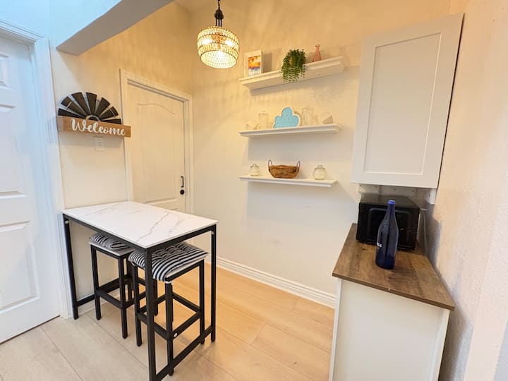 Sunny Palm Bay Retreat - 20 Min From Beach/lagoon - Palm Bay, FL