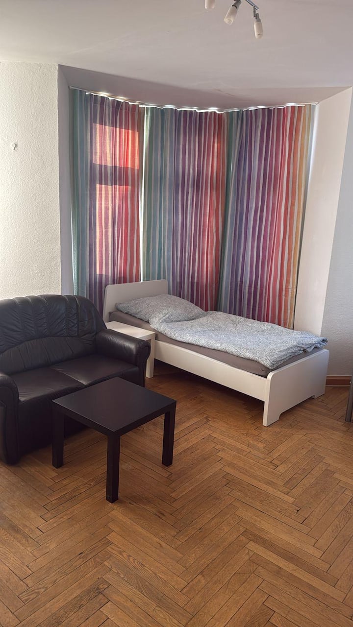 Super Günstige Zentral Gelegene Wohnung In Leipzig - Leipzig