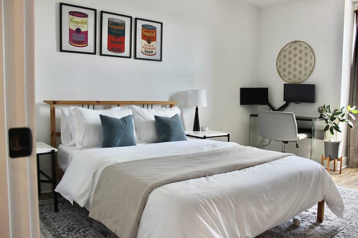 Modern 2br Condo Near Downtown | Skyline Views - Pittsburgh, PA