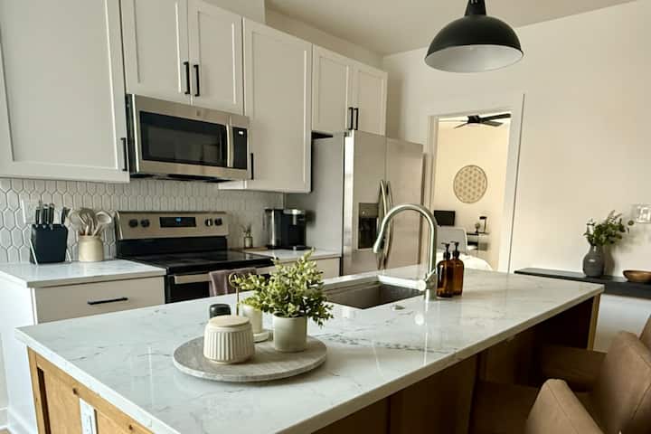 Modern Dog-friendly 2br | Near Stadiums + Downtown - Pittsburgh