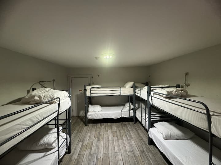 8 Kişilik Kadın Odası - Istanbul