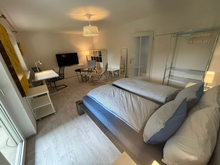 90qm, Großer Balkon, Sehr Ruhig,
U/s Bahn 350m - Munich