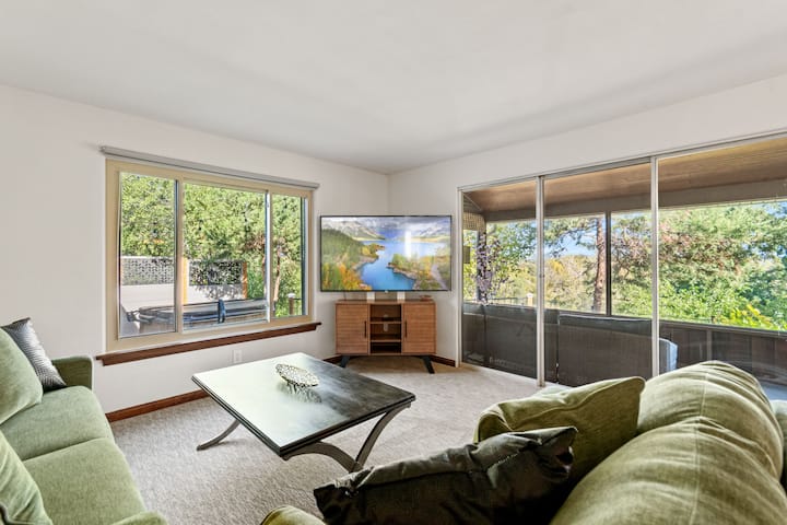 Dreamy Serene Escape W/ Pool, Hot Tub & City Views - Wheat Ridge, CO