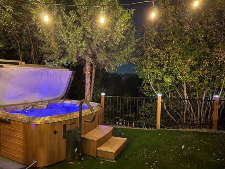 Dreamy Hilltop Bel Aire Retreat W/ Hot Tub & Views - Wheat Ridge, CO