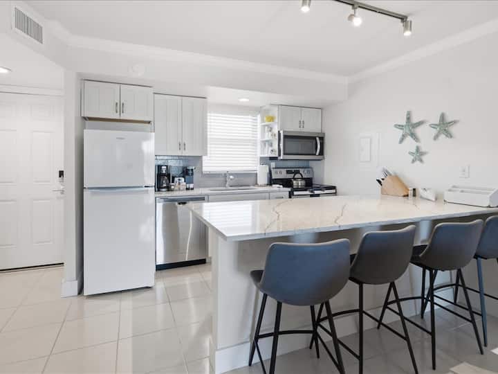 Waterfront 1br Marco Island Condo-an-c503 - Marco Island, FL