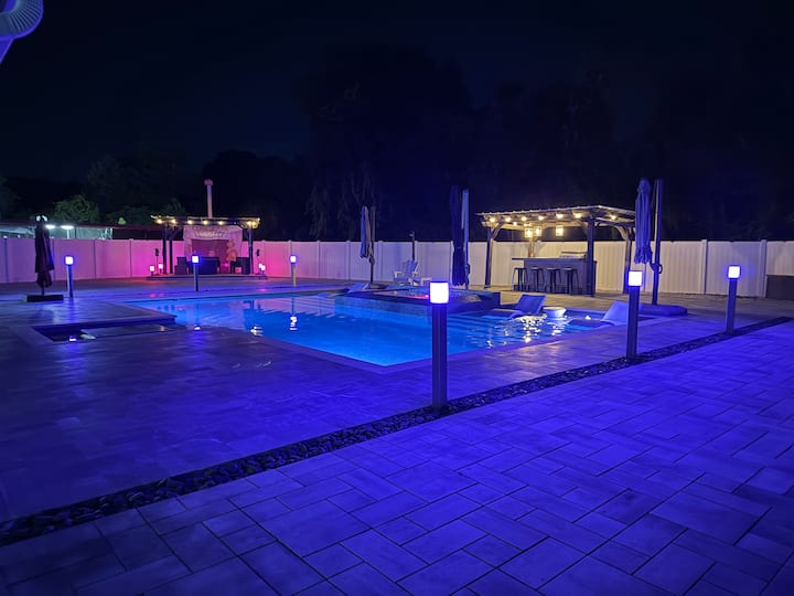 Newly Remodeled, Heated Pool Royale Haven In Tampa - Tampa, FL