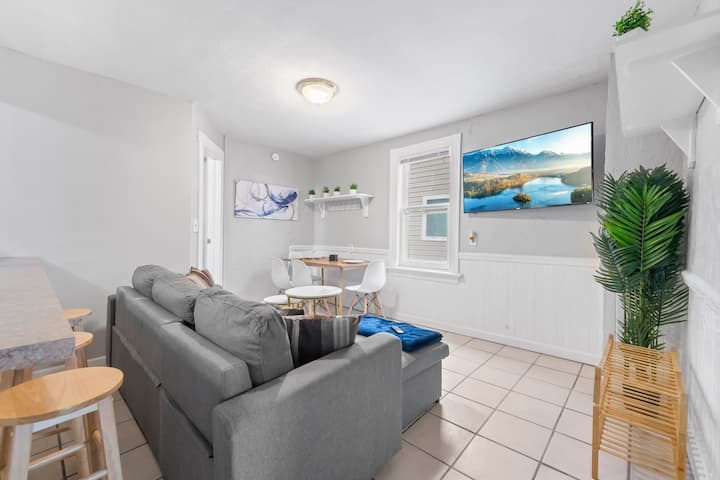 Little Italy · Group Stay · 4 Tv's · Pet Friendly - Cleveland, OH