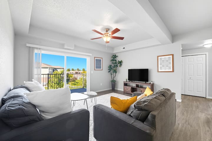 Beautiful 2-bed 2-bath Apartment - Cedar Falls, IA
