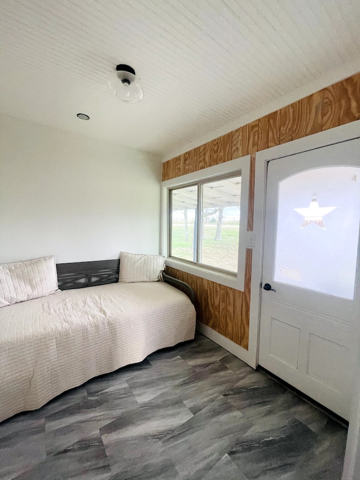 Salado Creek Cottage - Salado, TX