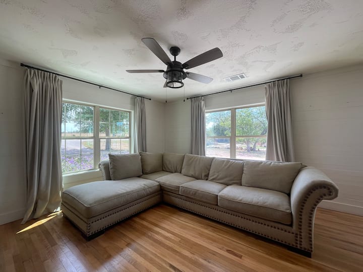 Salado Creek Cottage - Salado, TX