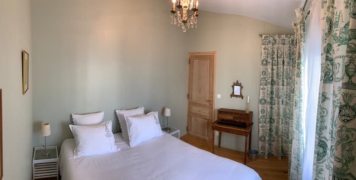 Chambre De Charme Calme Au Coeur De La Ville - La Rochelle