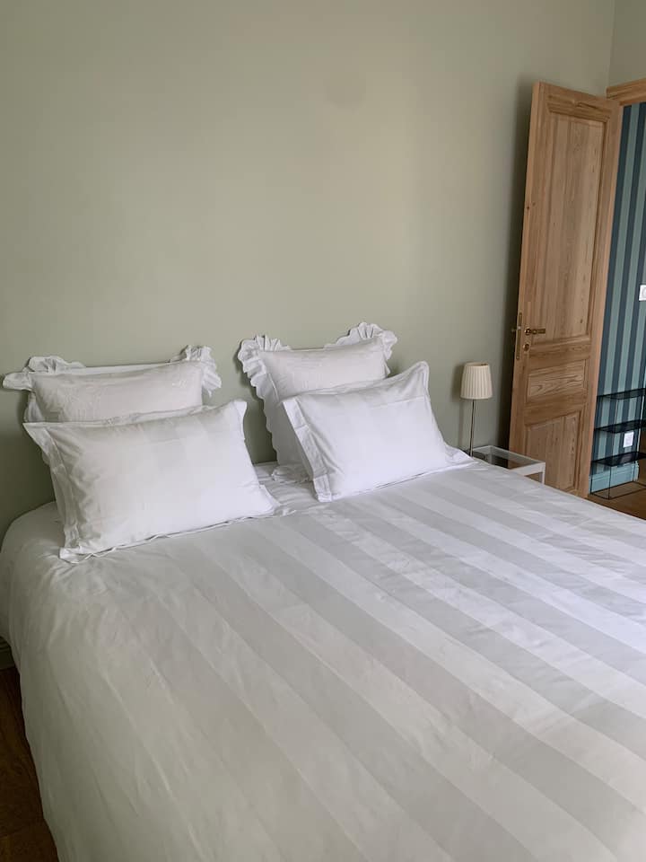 Chambre De Charme Calme Au Coeur De La Ville. - La Rochelle