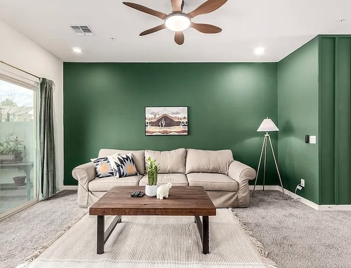 Trendy 2br Phoenix Townhouse With Community Pool - Phoenix, AZ