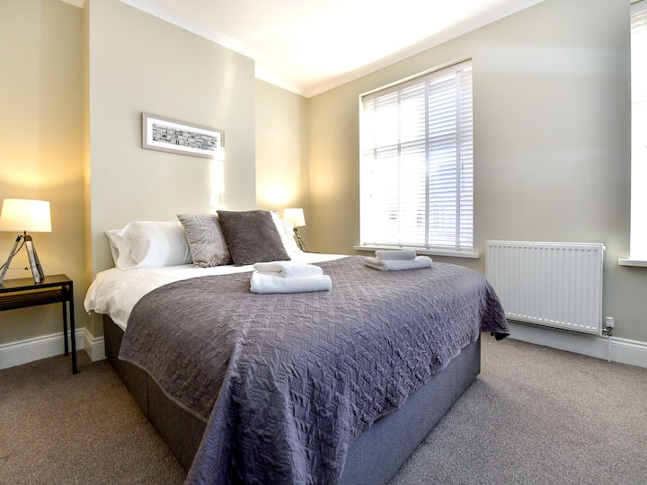 Stylish 2-bed Cardiff Home With Garden, Sleeps 4 - Cardiff