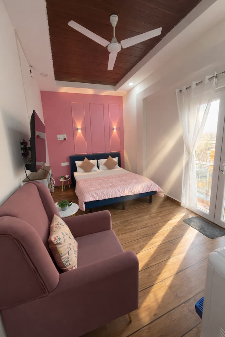 Blush | Romantic Studio + Bathtub | Beau Monde - 구와하티