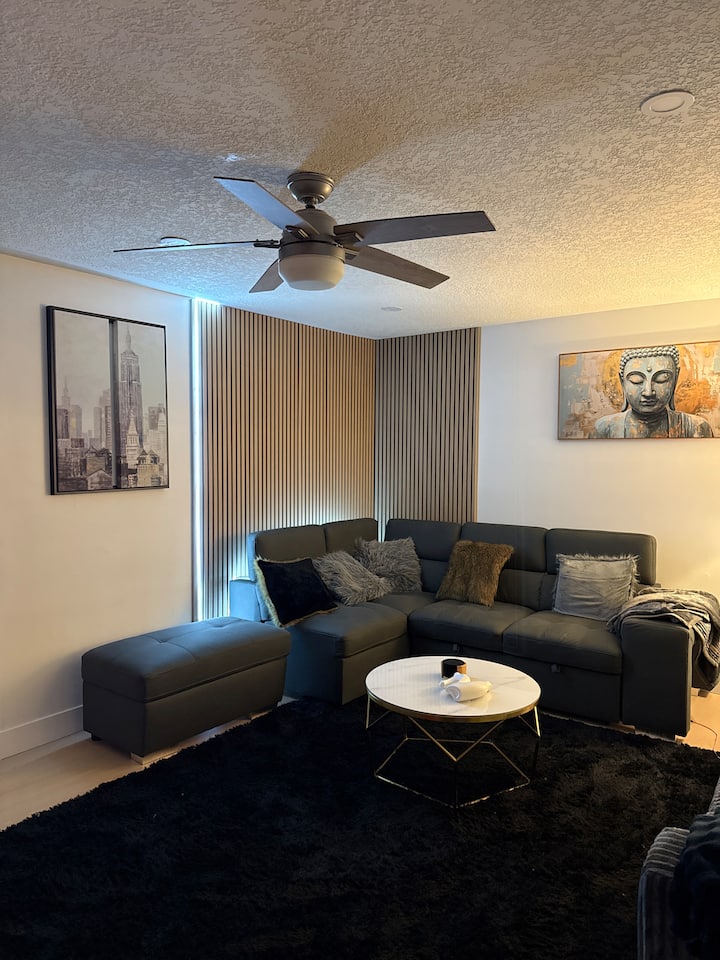 Spacious 4br Family Retreat In Surreymodern Home - Surrey