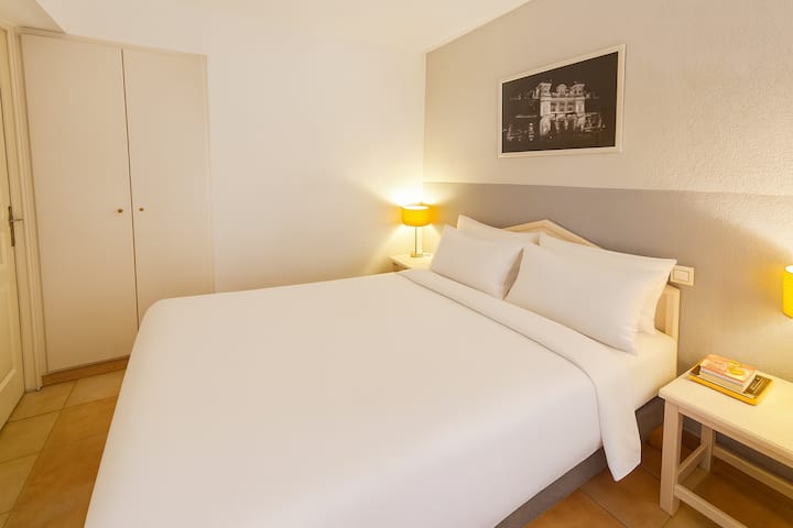 Josephine 325, Casino 5 Min, Rickeys - Monte Carlo