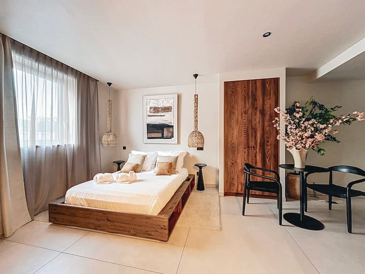 Secret Garden Exceptional Love Room With Whirlpool Bath - Lyon