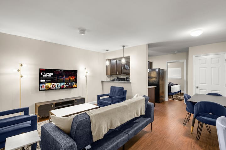 Modern King Suite+walk To Ut & Downtown - Austin, TX