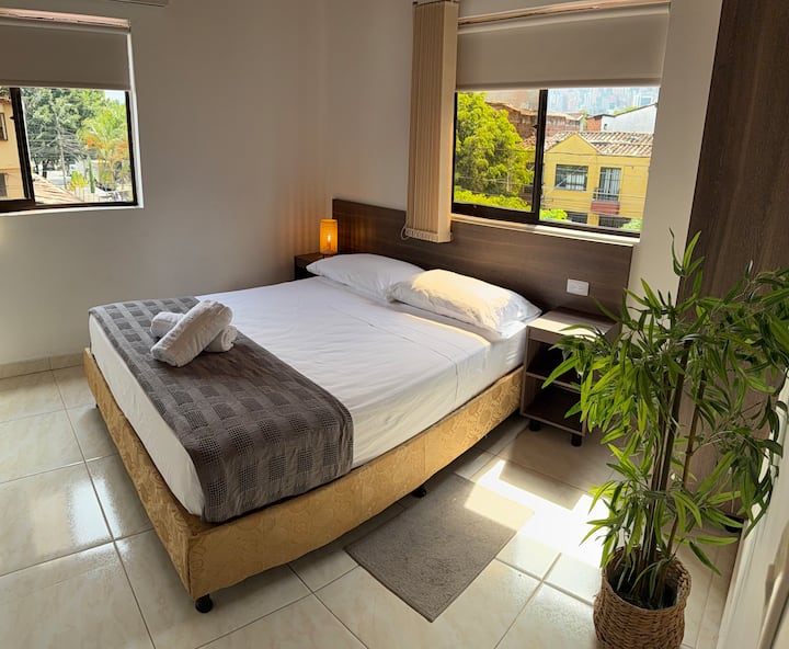 Apartamento En Medellín, Cerca Al Poblado - Medellín